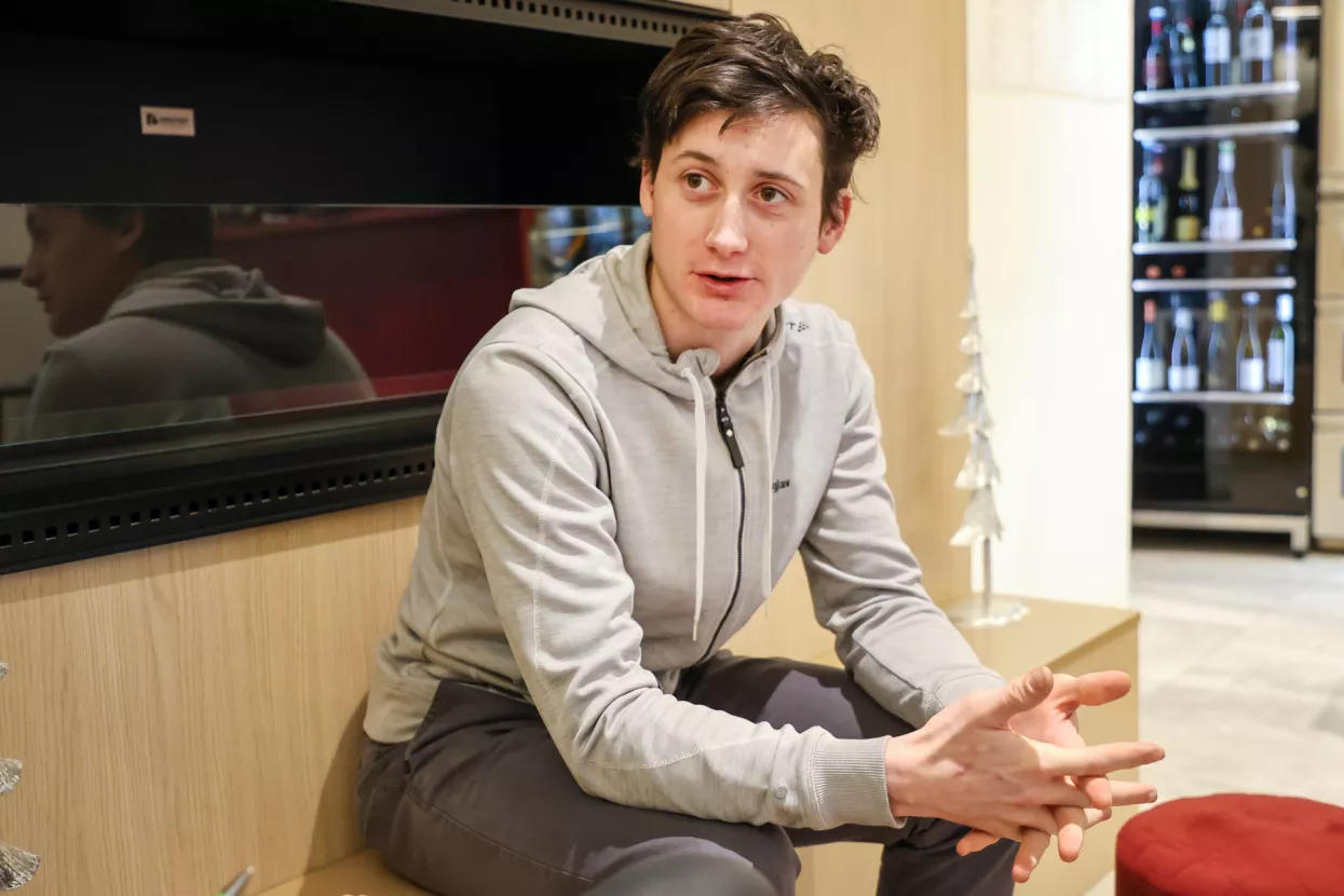 Cene skočil med Janeze