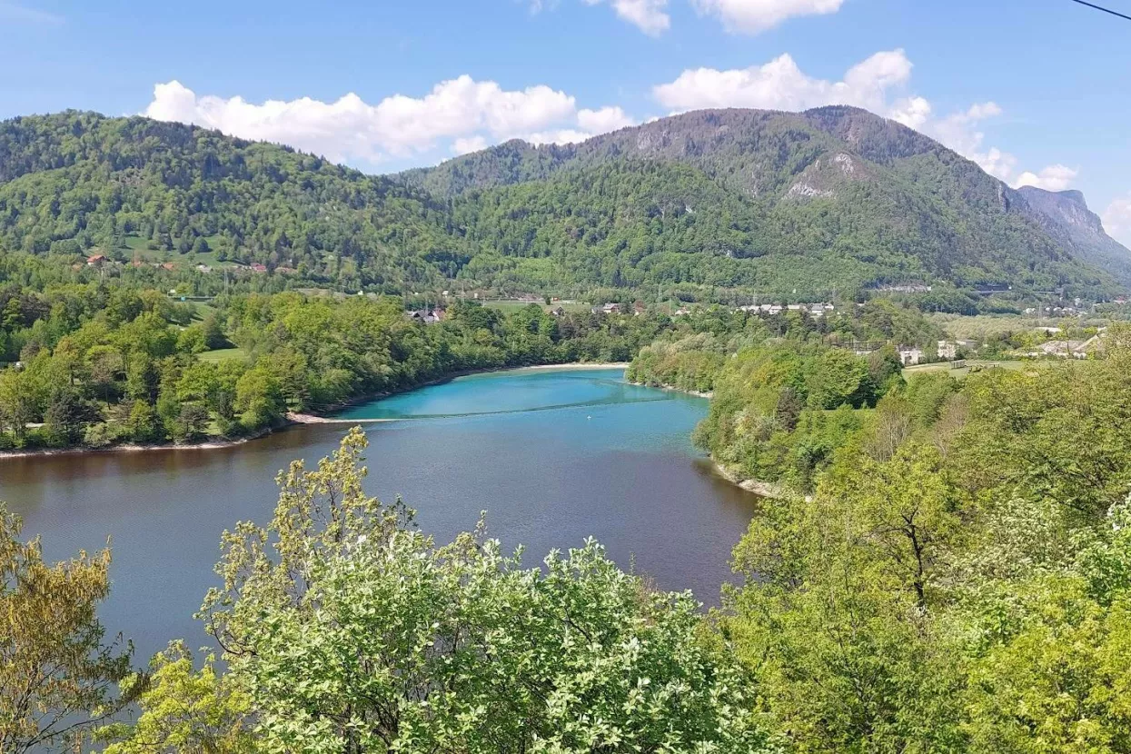 Sava pri Jesenicah ponovno obarvana rjavo