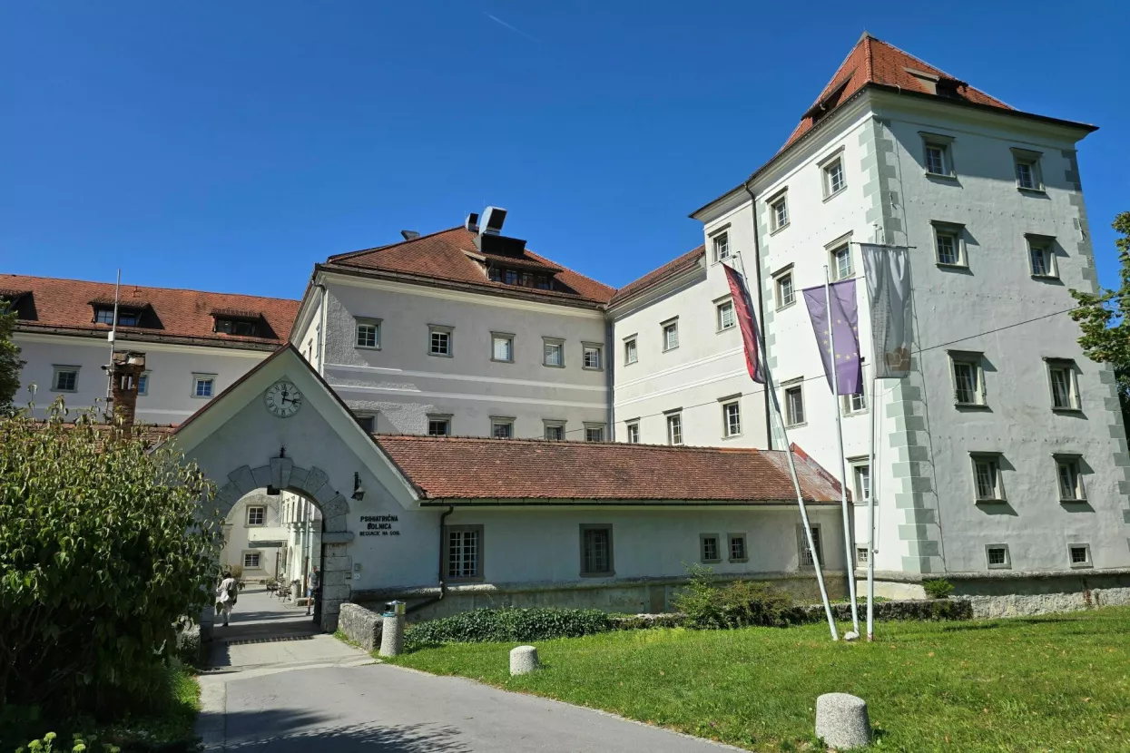 Obnova bolnišnice v Begunjah se začenja