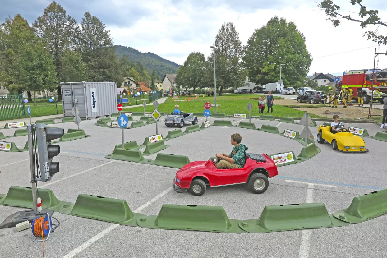 Malce drugačen živ žav